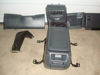 99-02 AVALANCHE SUBURBAN YUKON TAHOE SILVERADO CENTER CONSOLE new body