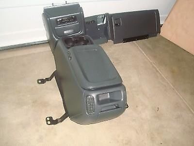 99-02 AVALANCHE SUBURBAN YUKON TAHOE SILVERADO CENTER CONSOLE new body