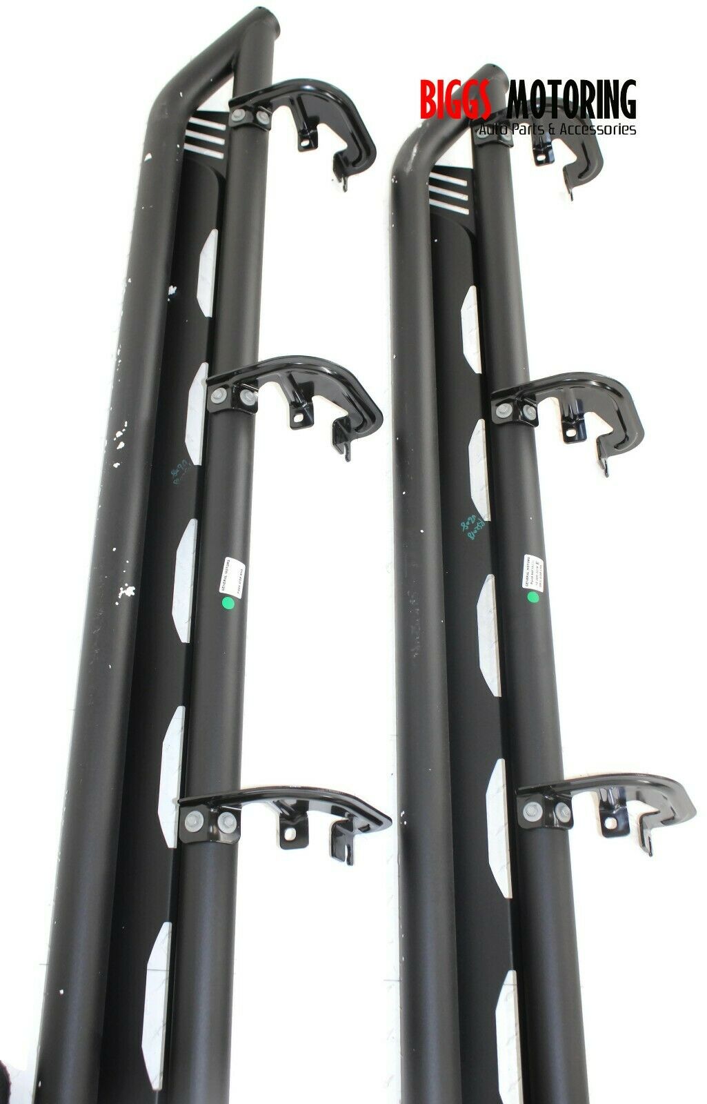 2018-2019 Chevy Silverado sierra CREW CAB 1500 Steps Assist Running Bo